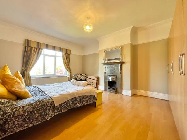 7 bed house for sale