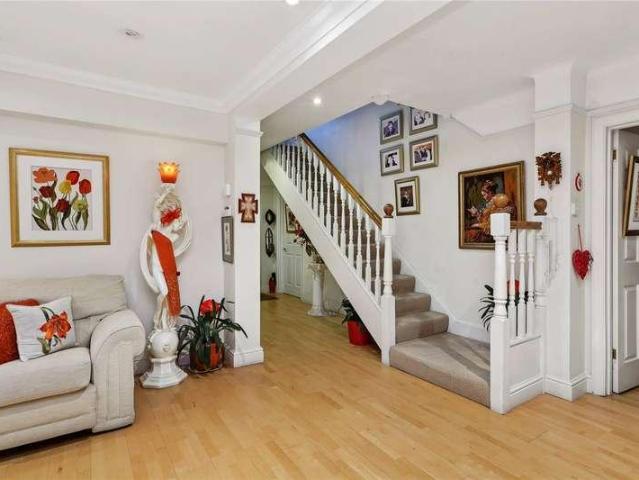 7 bed house for sale