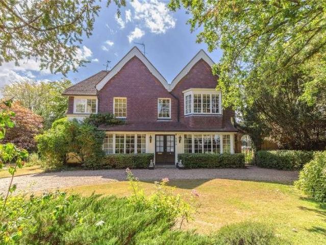 7 bed house for sale