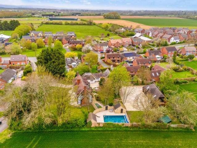 7 bed house for sale