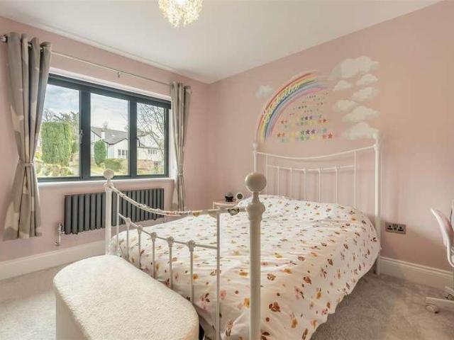 7 bed house for sale