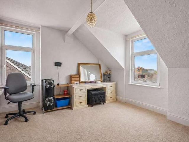 7 bed house for sale