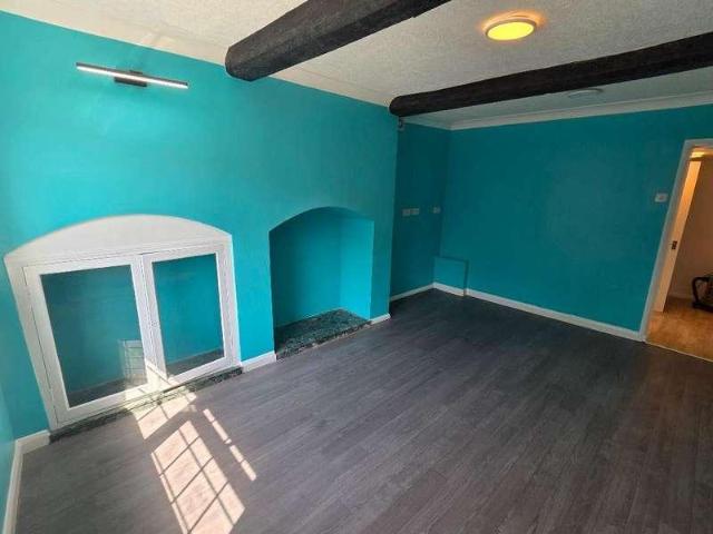 7 bed house for sale