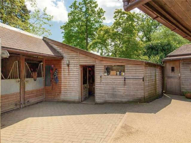 7 bed house for sale