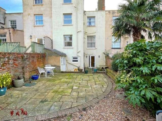 7 bed house for sale