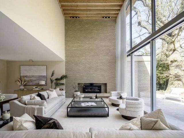 7 bed house for sale