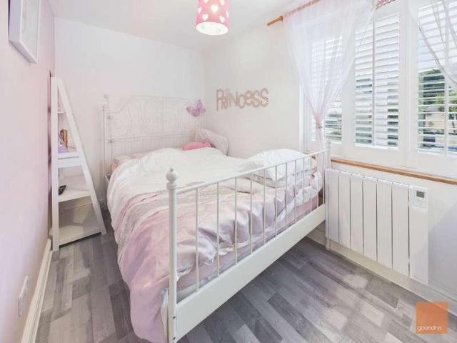 7 bed house for sale