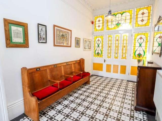 7 bed house for sale