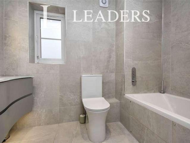 7 bed house for sale