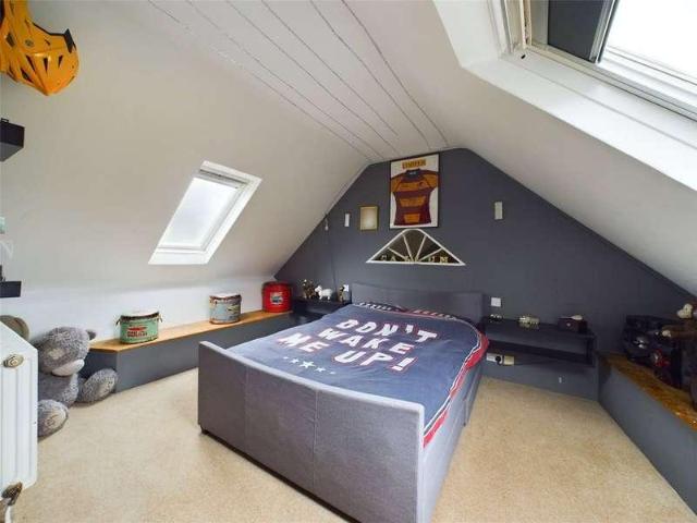 7 bed house for sale