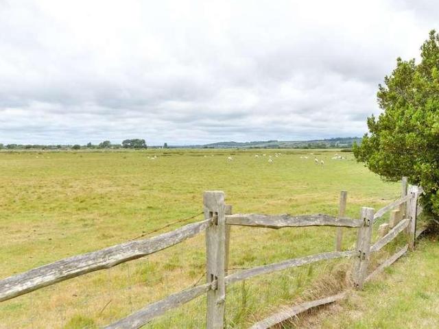 7 bed house for sale