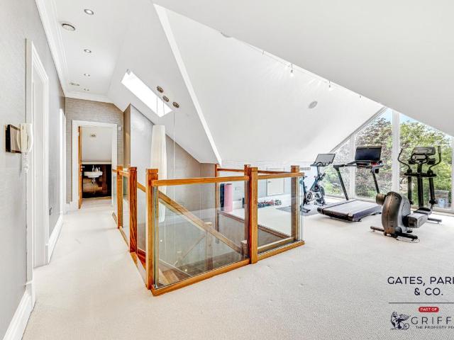 7 bed house for sale