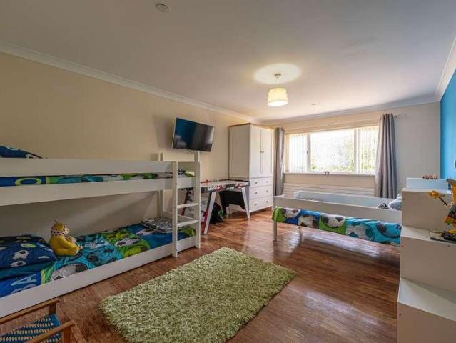 7 bed house for sale