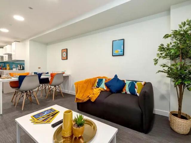 7 Bed Medium En suite