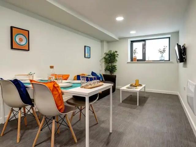7 Bed Medium En suite