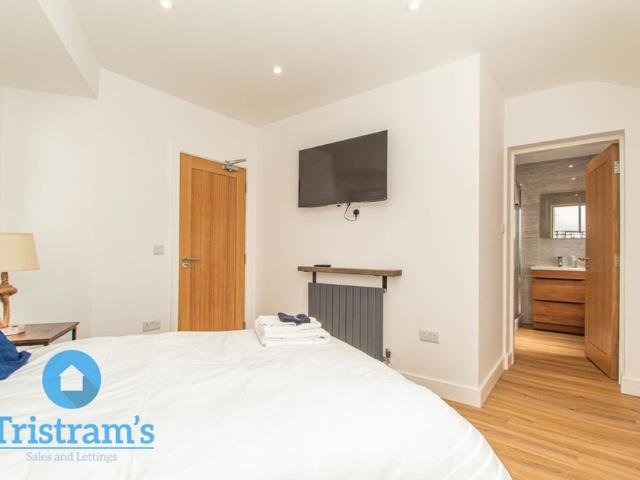 7 bed Mid Terraced House for Rent