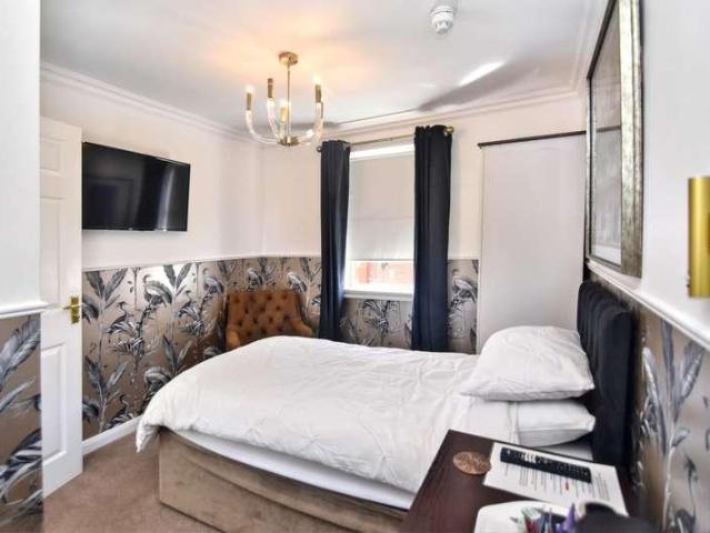 7 bed property for sale