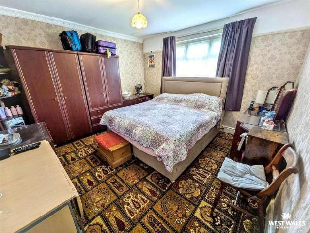 7 bed property for sale
