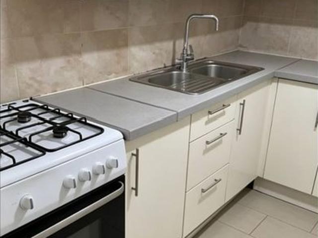 7 Bed Semi Detached House, Fanshawe Avenue, IG11