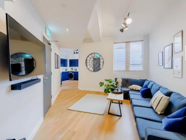 7 Bedroom 3 Bathroom Flat 10
