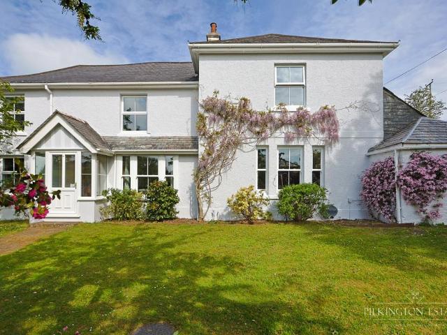 7 bedroom cottage for sale
