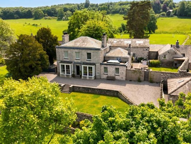 7 bedroom country house for sale