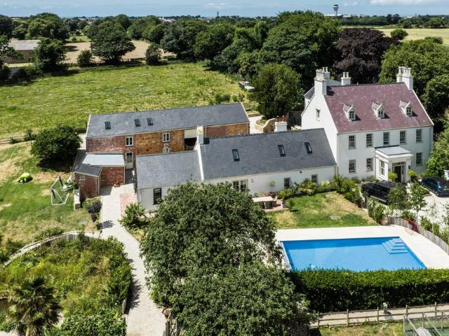 7 bedroom country house for sale