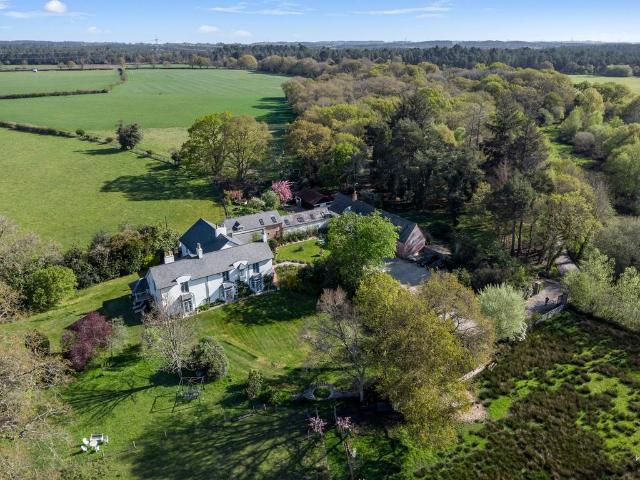 7 bedroom country house for sale