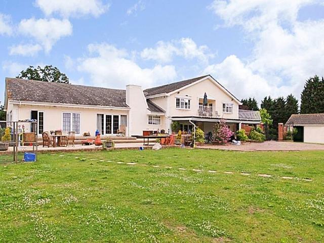 7 bedroom country house for sale