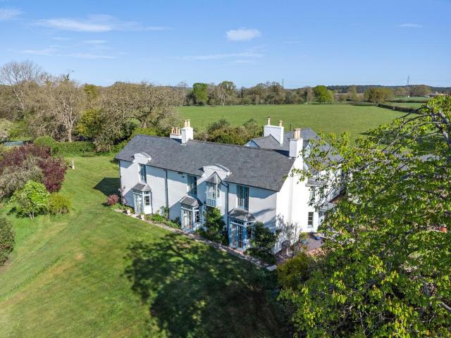 7 bedroom country house for sale