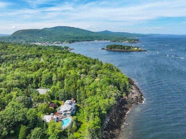 7 bedroom, Camden ME 04843 104571044