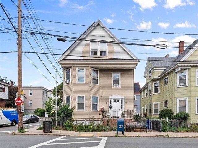 7 bedroom, Chelsea MA 02150 105114893