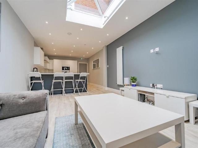 7 bedroom apartment to rent