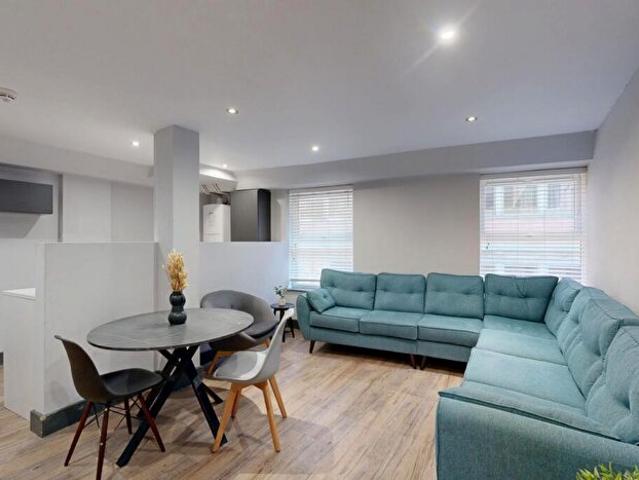 7 Bedroom Apartment To Rent In Flat, Hoods Hideout, Houndsgate, NG1