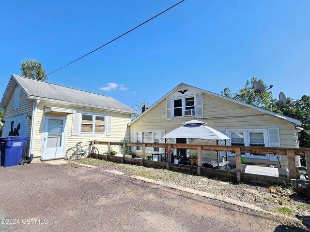 7 bedroom, Bloomsburg PA 17815 89685675