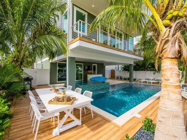7 bedroom, Bradenton Beach FL 34217 102395127