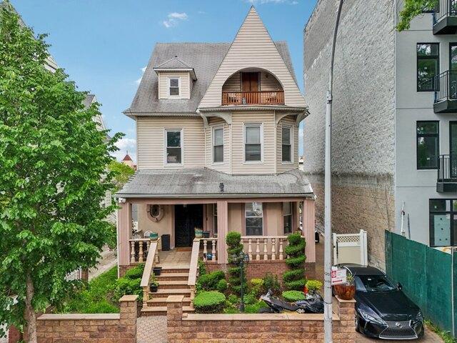 7 bedroom, Brooklyn NY 11226 102562898