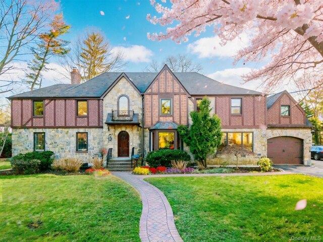 7 bedroom, Great Neck NY 11021 105203321