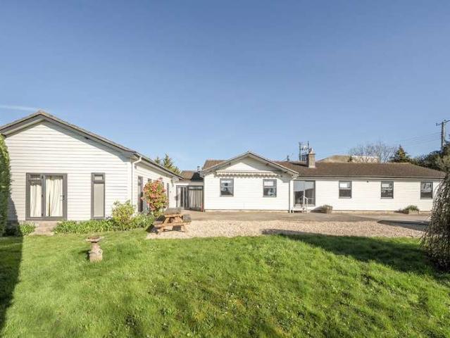 7 Bedroom Detached Bungalow