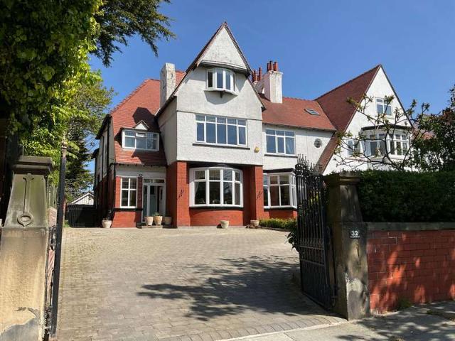 7 Bedroom Detached House