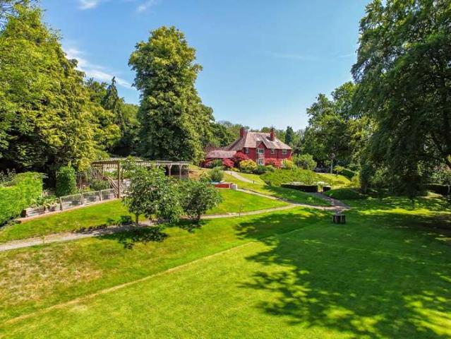 7 Bedroom Detached House