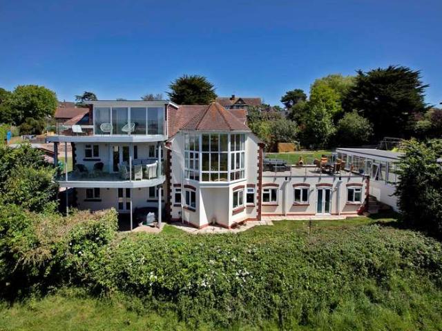 7 Bedroom Detached House
