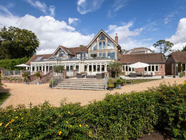 7 Bedroom Detached House