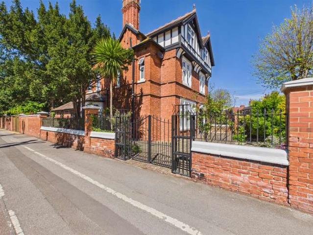 7 Bedroom Detached House