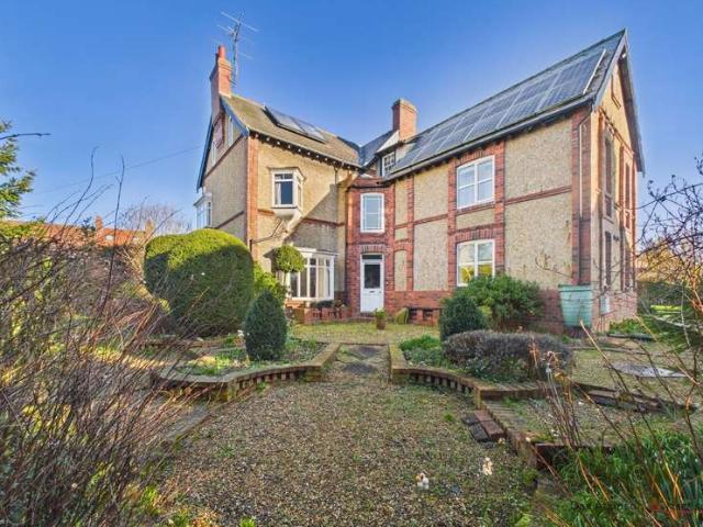 7 Bedroom Detached House