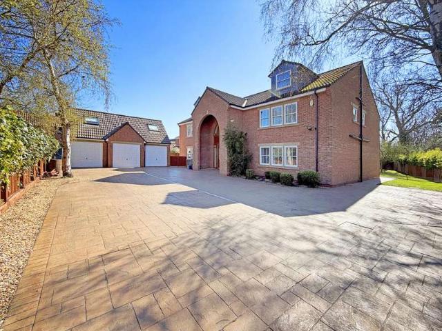 7 Bedroom Detached House