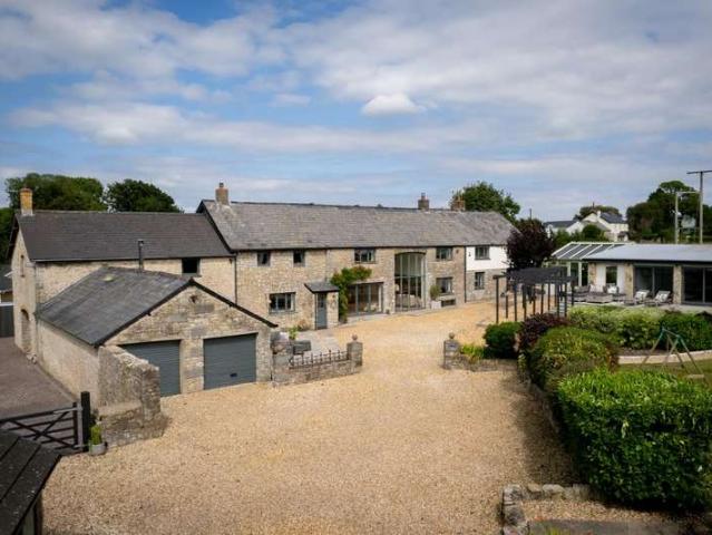 5 Bedroom Barn Conversion Character Property