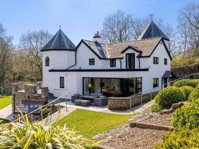7 Bedroom Detached House