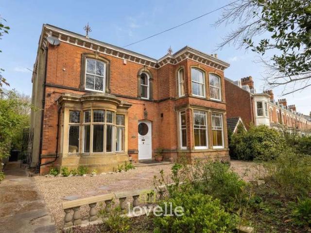 7 Bedroom Detached House
