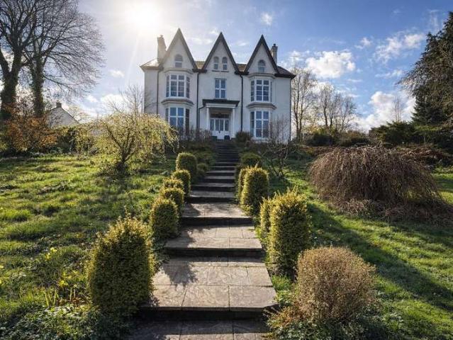 7 Bedroom Detached House
